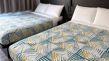Quarto Deluxe, 2 camas de casal, não fumadores, frigorífico e micro-ondas | Wi-fi grátis, roupa de cama fornecida