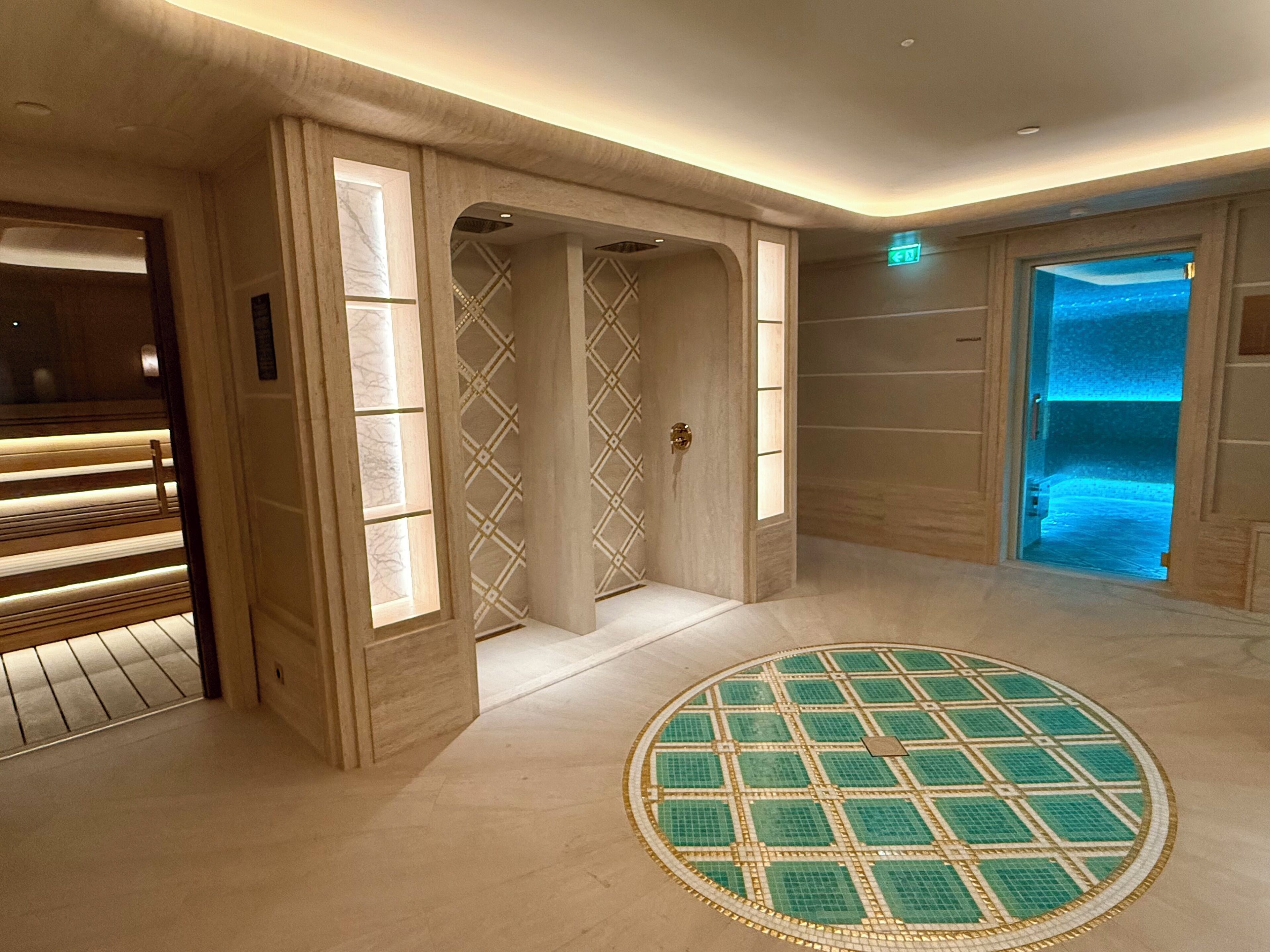 Sauna seca, sauna a vapor, massagens