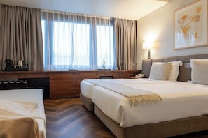 Quarto casal ou duplo superior | Frigobar, cofres nos quartos, cortinas blackout, quartos à prova de som