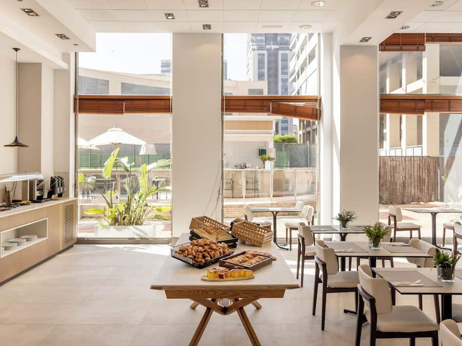 Pequeno-almoço continental diário (14 EUR por pessoa)