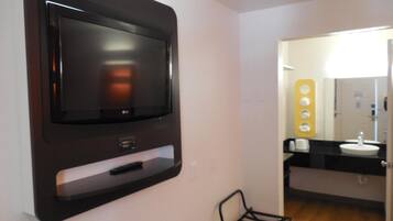 Toalhas fornecidas, sabão, papel higiénico