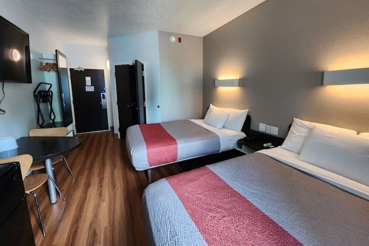 Wi-Fi de cortesia, roupa de cama