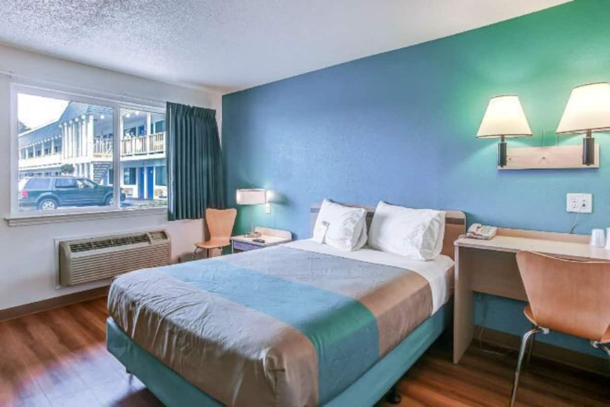 Escrivaninha, Wi-Fi de cortesia, roupa de cama