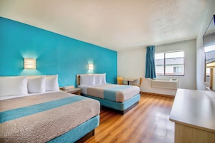 Secretária, ferro/tábua de engomar, Wi-fi grátis