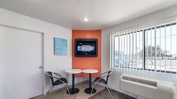 Área de estar no saguão