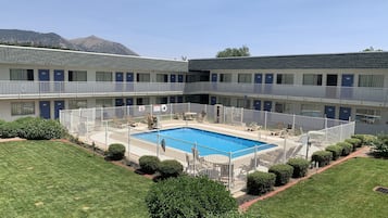 Piscina exterior sazonal