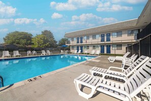 Piscina externa sazonal