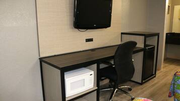 Secretária, ferro/tábua de engomar, Wi-fi grátis