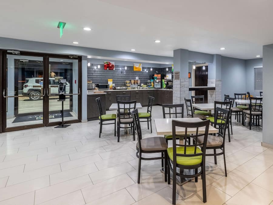 Pequeno-almoço continental incluído nos dias úteis