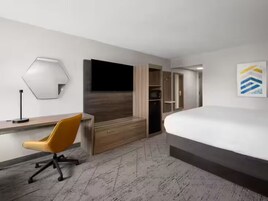 Quarto Standard | Cofre no quarto, secretária 