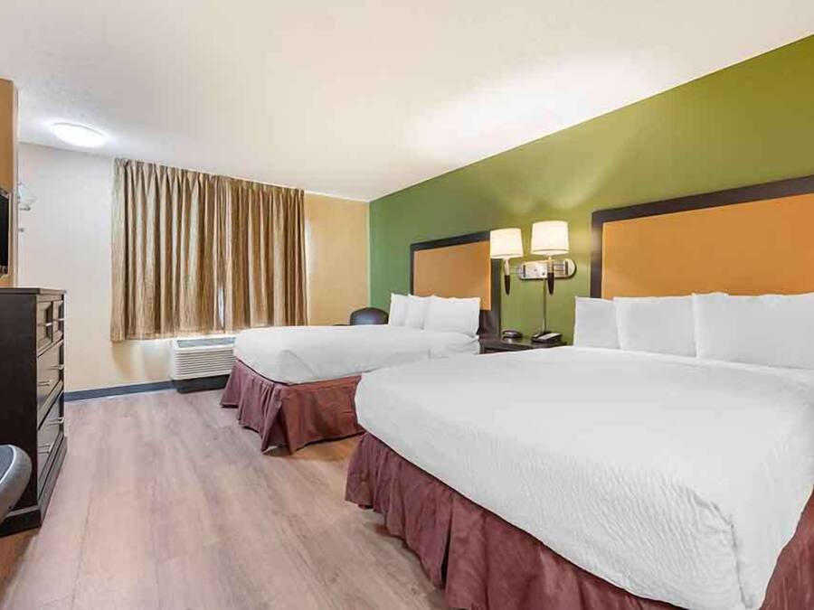 Suíte estúdio, 2 camas de casal, para não fumantes | Escrivaninha, espaço de trabalho para notebook