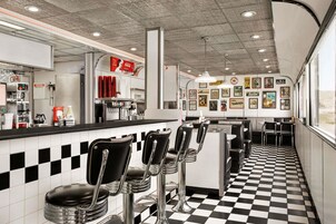 Pequeno-almoço preparado no momento diário mediante uma taxa 