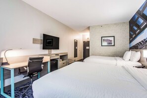 Quarto Standard, 2 camas queen-size, não fumadores | Cofre no quarto, secretária, cortinas/cortinados opacos 