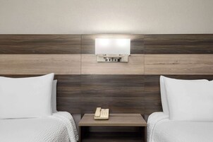 Escrivaninha, espaço de trabalho para notebook, cortinas blackout