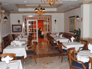 Café da manhã, almoço e jantar
