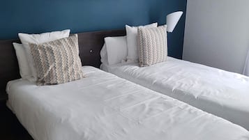 Quarto duplo | Roupas de cama premium, cofres nos quartos, individualmente decorados