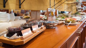 Pequeno-almoço tipo buffet diário mediante uma taxa