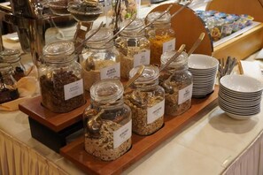 Pequeno-almoço tipo buffet diário (15 EUR por pessoa) 