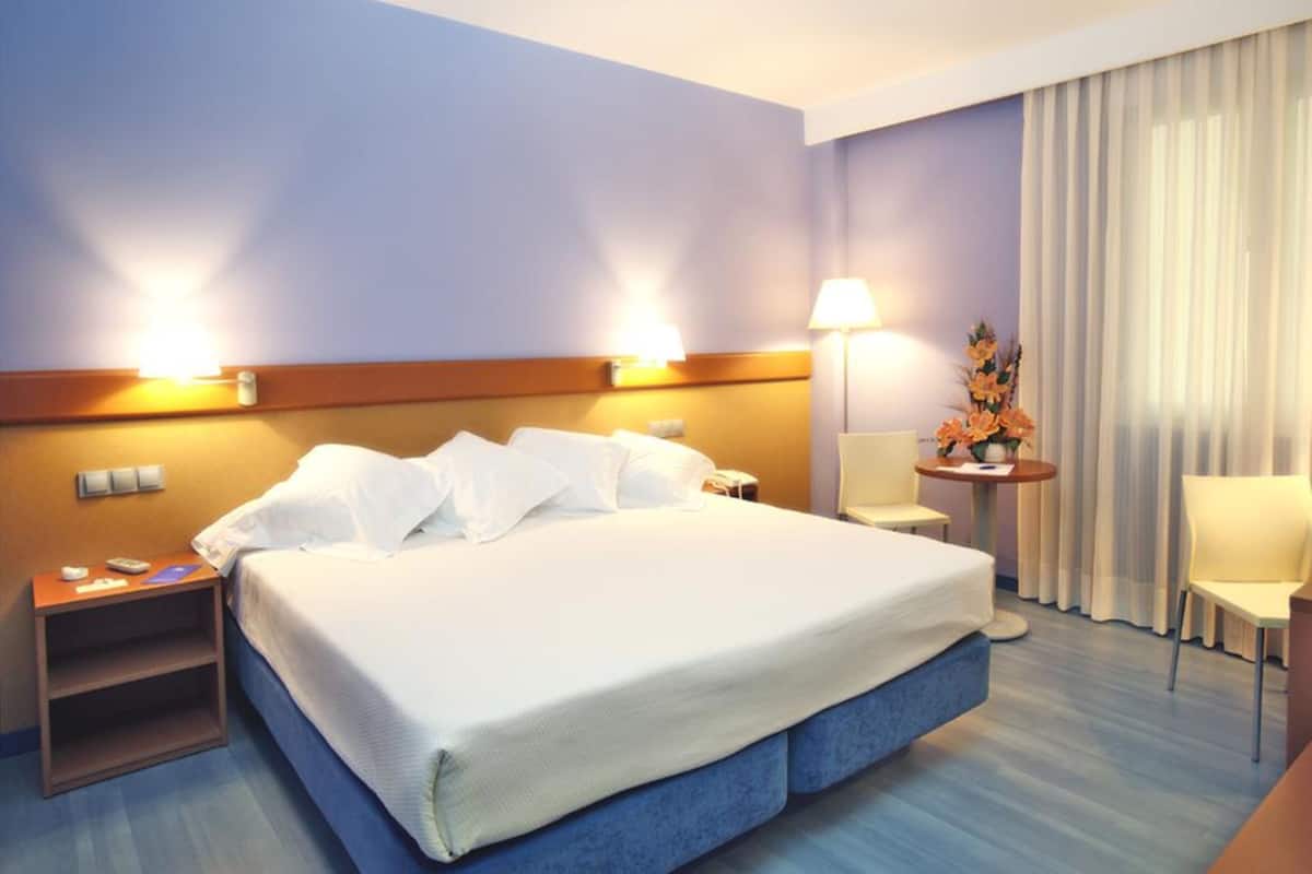 Quarto Duplo | Cofre no quarto, secretária, quartos insonorizados