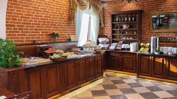 Pequeno-almoço tipo buffet diário (65 PLN por pessoa)