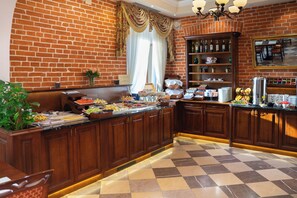 Pequeno-almoço tipo buffet diário (65 PLN por pessoa) 