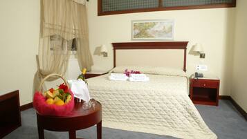 Minibar, cofre no quarto, Wi-fi grátis