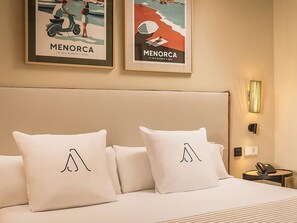 Quarto Duplo Superior, banheira de hidromassagem grande | Minibar, cofre no quarto, secretária 