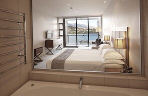Quarto Executivo, vista para o lago | Roupa de alta qualidade, minibar, cofre no quarto 