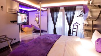 Roupa de alta qualidade, com decoração personalizada 