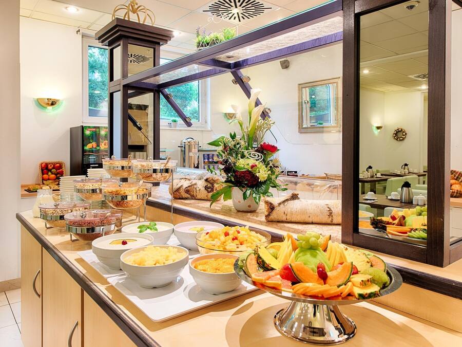 Café da manhã com buffet todos os dias (EUR 15 por pessoa)