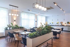 Café da manhã com buffet todos os dias mediante uma taxa