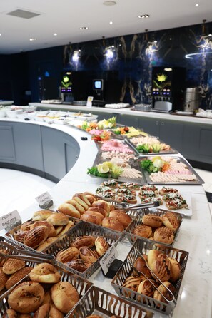 Pequeno-almoço tipo buffet diário incluído 