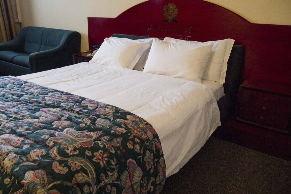 Minibar, cofre no quarto, secretária, quartos insonorizados 