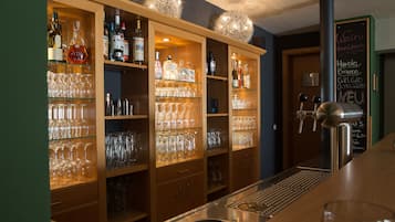 Restaurante ao ar livre, serve café da manhã e jantar