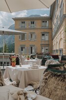 Serviço de jantar, vistas para o jardim 