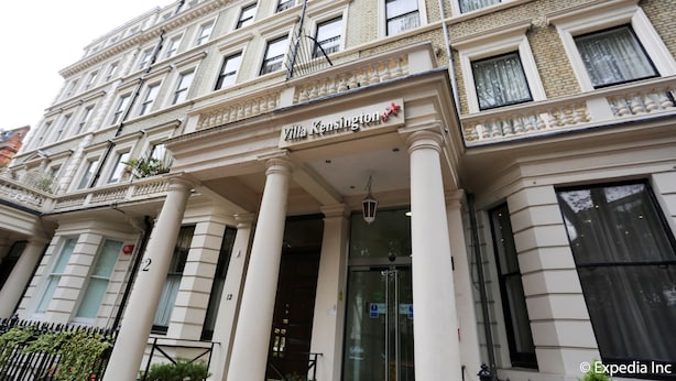 Um edifício com uma placa que diz 'Villa Kensington'.