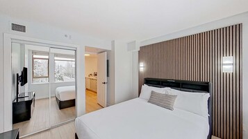 Condo, 1 quarto (Mountain View) | Individualmente decorados, individualmente mobiliados