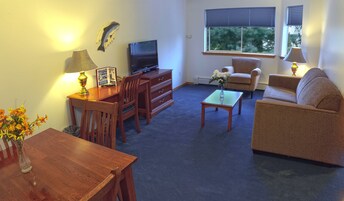 Suite, 1 cama queen-size | Cofre no quarto, ferro/tábua de engomar, Wi-fi grátis 