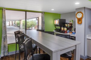 Café da manhã continental grátis todos os dias