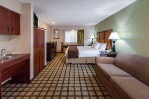 Suíte, 1 cama King | Ferros/tábuas de passar roupa, berços grátis, Wi-Fi de cortesia