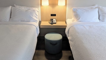 Secretária, cortinas/cortinados opacos, ferro/tábua de engomar