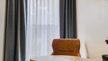 Quarto Duplo com Duas Camas Não Fumadores | Cofre no quarto, secretária, ferro/tábua de engomar, Wi-fi grátis