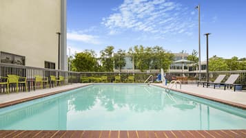 Piscina exterior sazonal