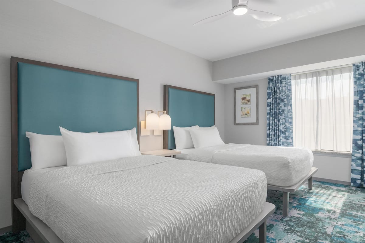 Suite Deluxe, 1 quarto, cozinha | Roupa de alta qualidade, cofre no quarto