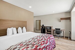 Quarto Deluxe, 1 cama king-size, acessível, não fumadores (Acccessible) | Secretária, cortinas/cortinados opacos, ferro/tábua de engomar