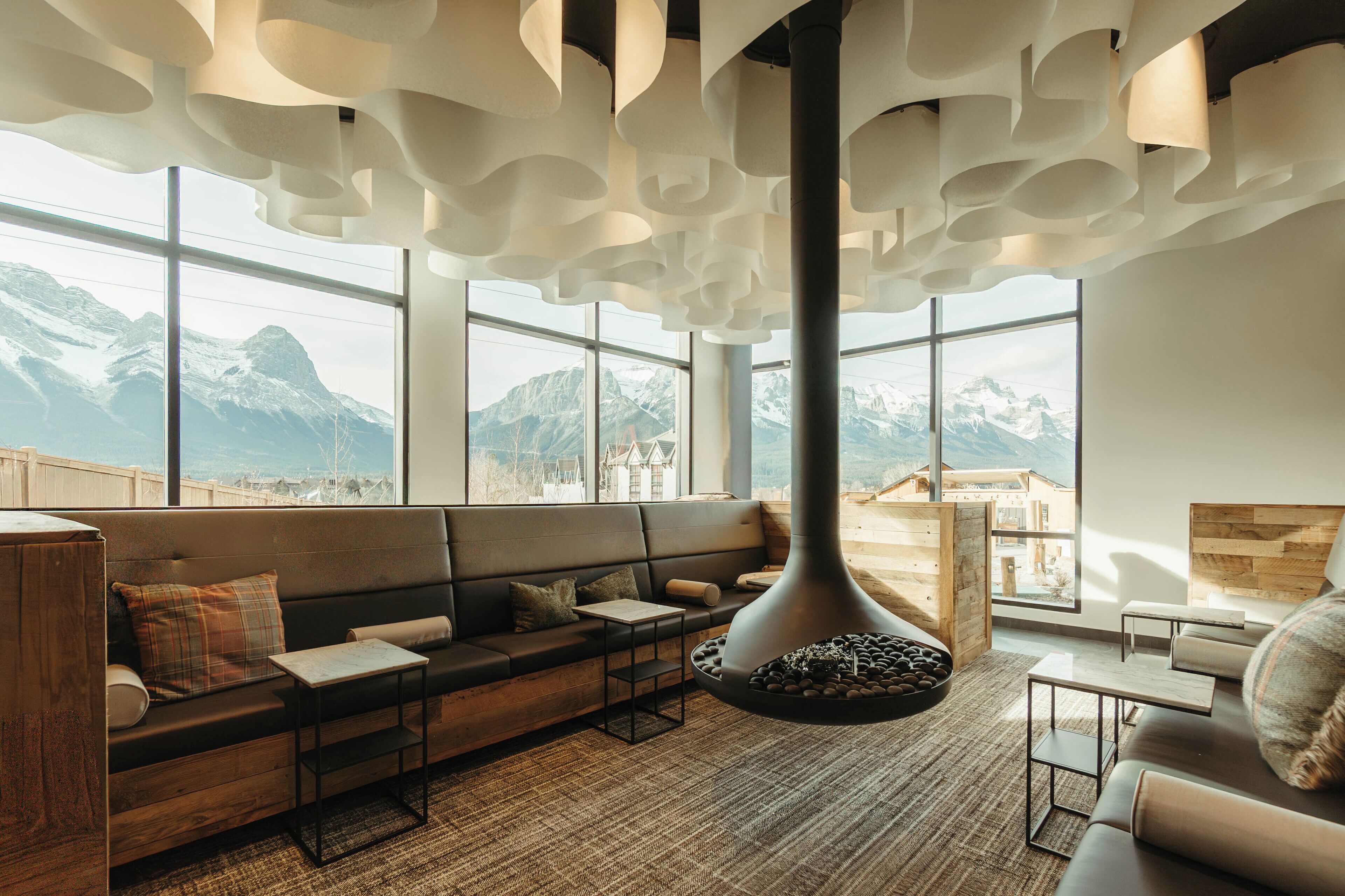 2 restaurantes, é servido café da manhã