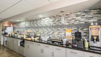 Café da manhã para viagem grátis todos os dias
