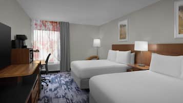 Roupas de cama premium, cofres nos quartos, escrivaninha