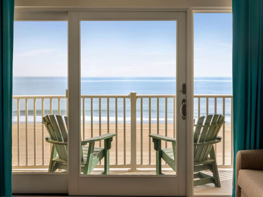 Quarto Premier, junto ao mar (2 Double Beds & 1 Sofa Bed) | Secretária, cortinas/cortinados opacos, ferro/tábua de engomar