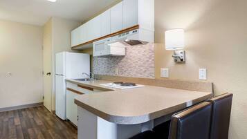 Escrivaninha, espaço de trabalho para notebook